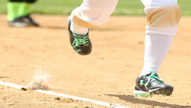 How To Clean A Baseball Helmet - Gleaming Victory